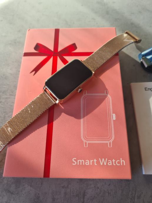NOVO ženski smart watch, pametni sat zlatne boje, pravokutnog oblika