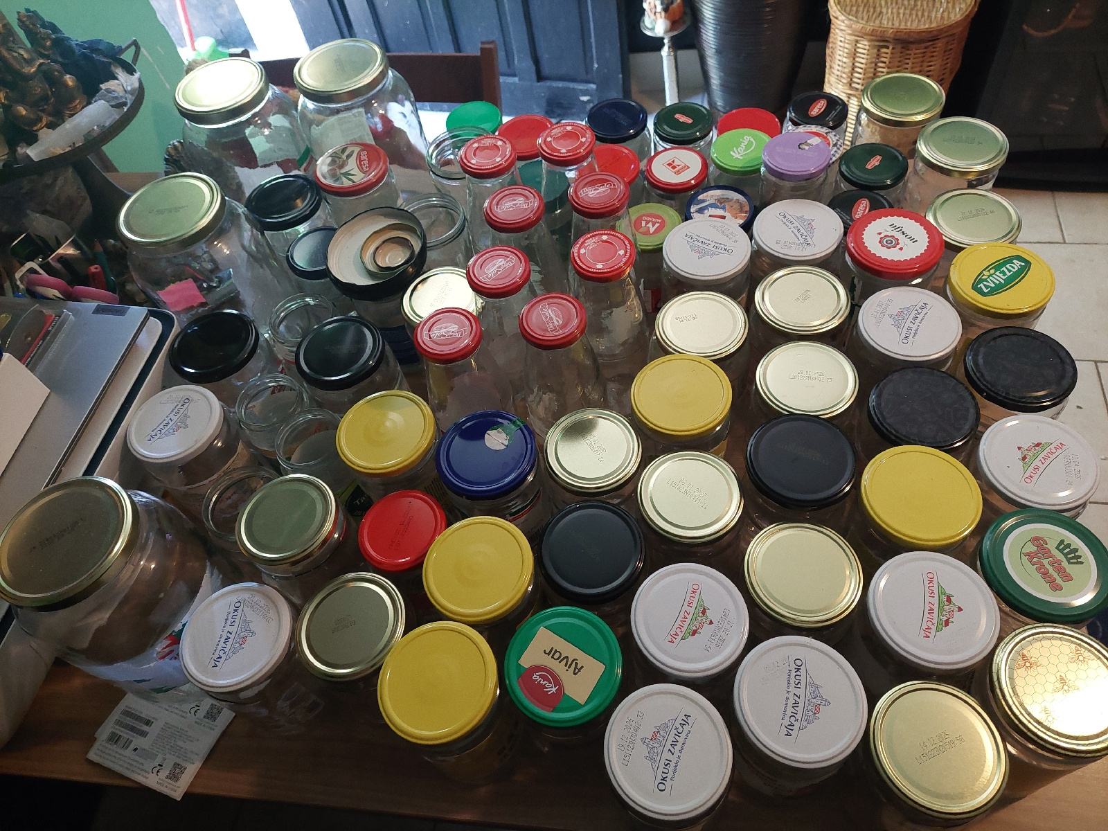 80 TEGLICA SA POKLOPCIMA ZA ZIMNICU