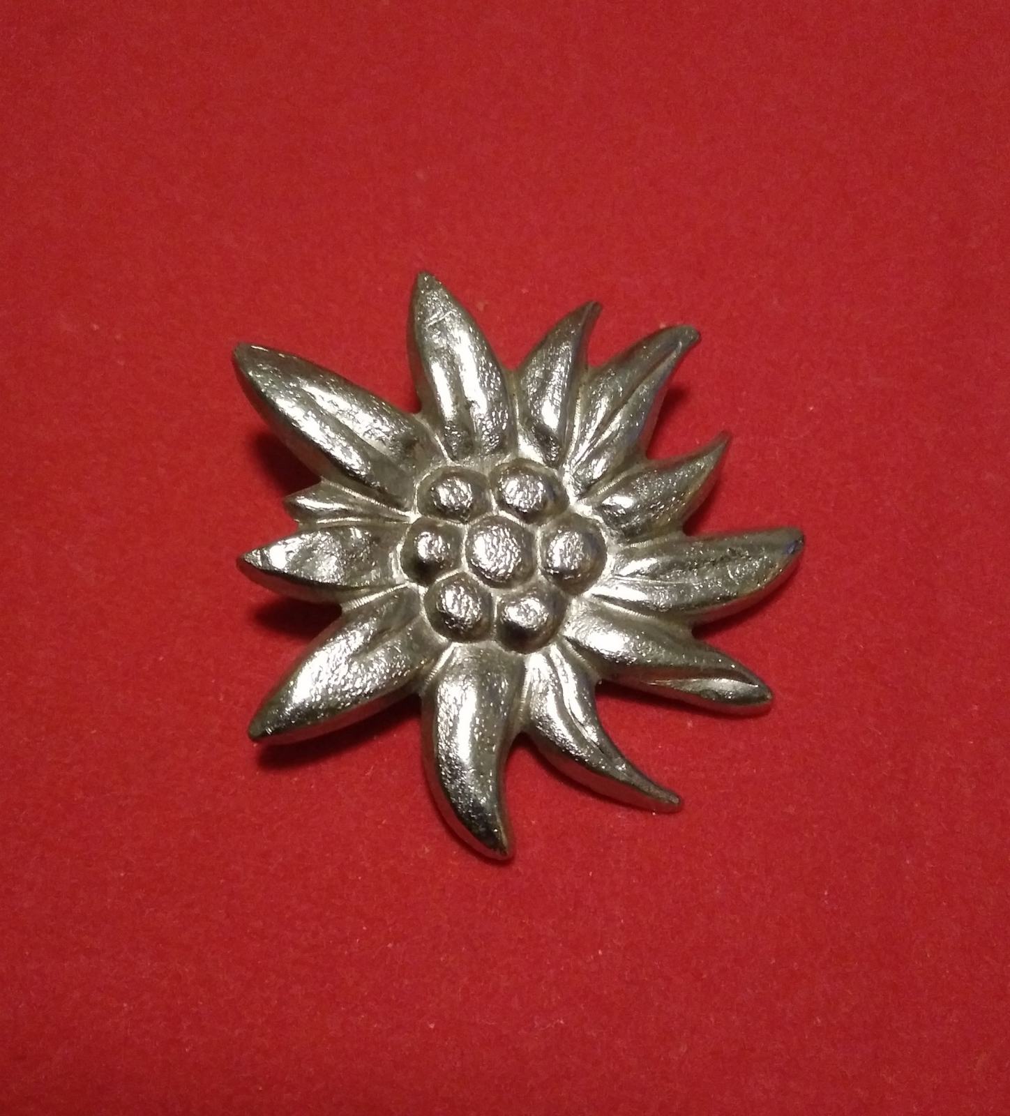 Runolist - stara značka / broš