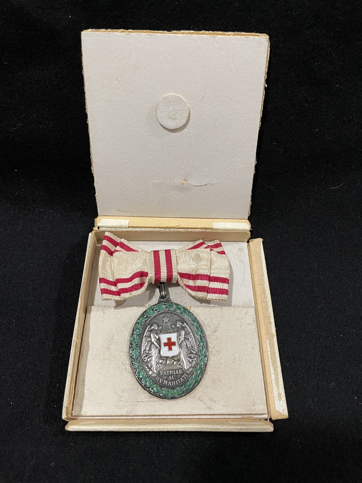 SREBRNA MEDALJA CRVENOG KRIŽA S RATNOM DEKORACIJOM - AUSTRIJA