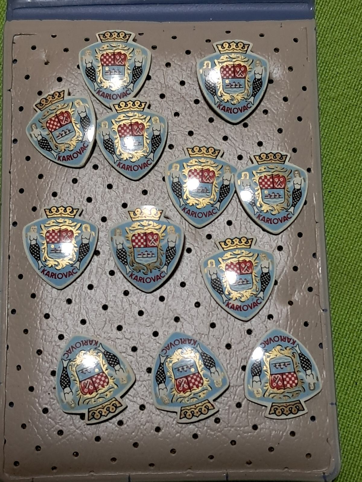 ZNAČKE GRB GRADA KARLOVCA