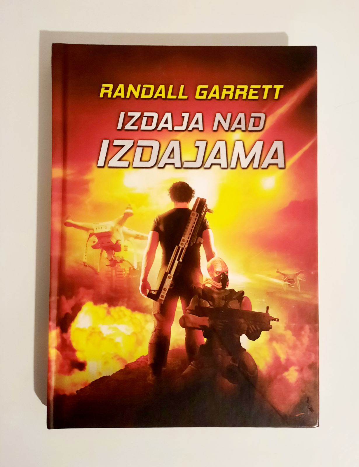 Randall Garrett : IZDAJA NAD IZDAJAMA