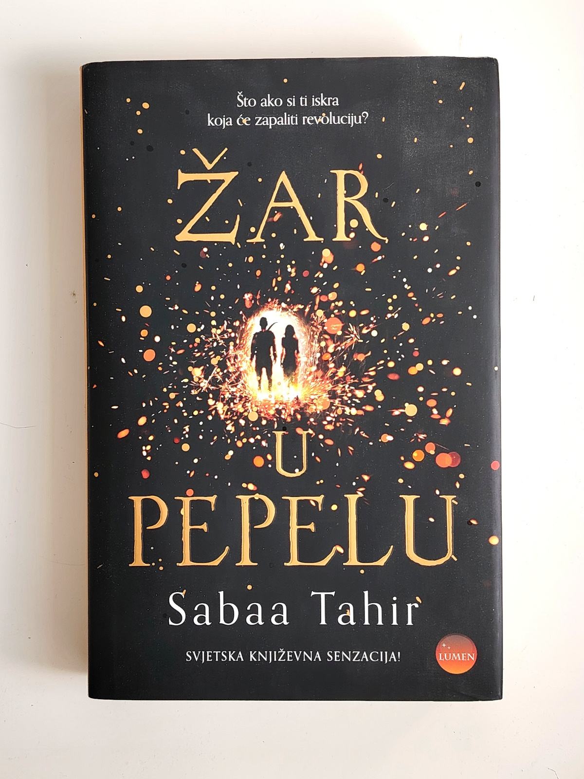 Sabaa Tahir - Žar u pepelu