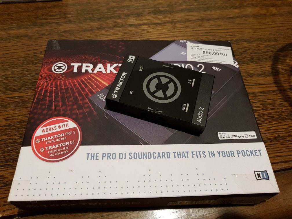 Native Instruments Traktor Audio 2 MK2 - zvučna kartica