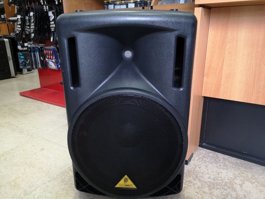 Behringer Eurolive B215