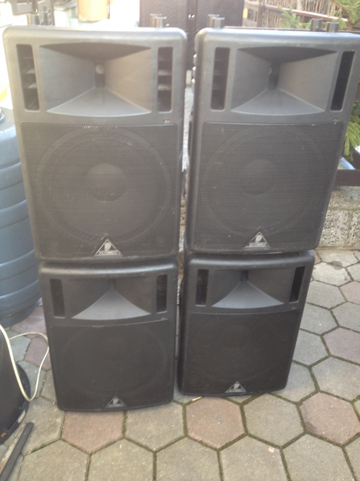 Behringer Ultrawave B300 , 2 komada