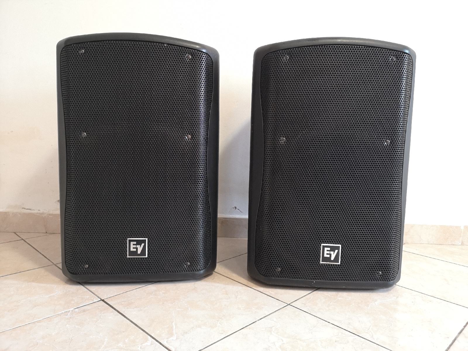 Electro Voice ZX5- 90 pasivne zvučne kutije, par