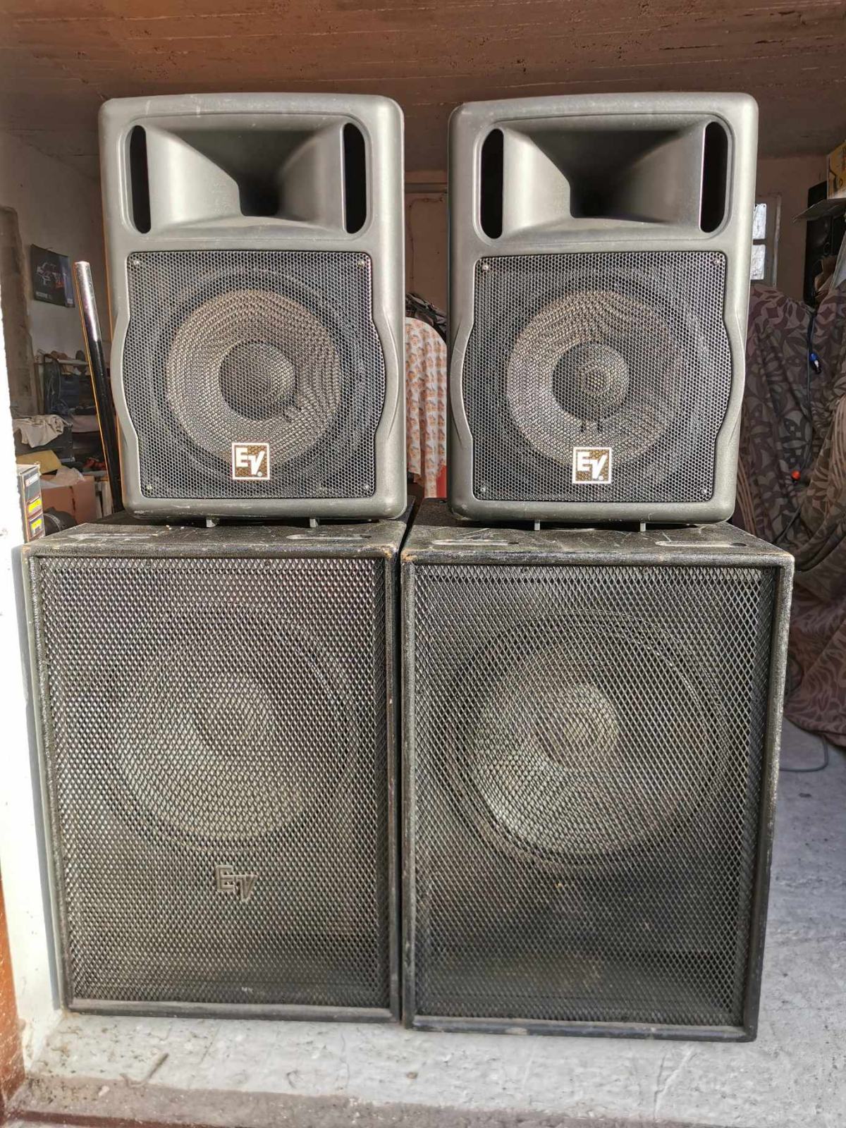 EV sateliti i basevi