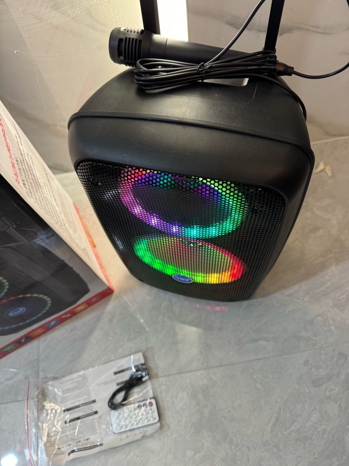BLUETOOTH ZVUCNIK KARAOKE S MIKROFONOM LED