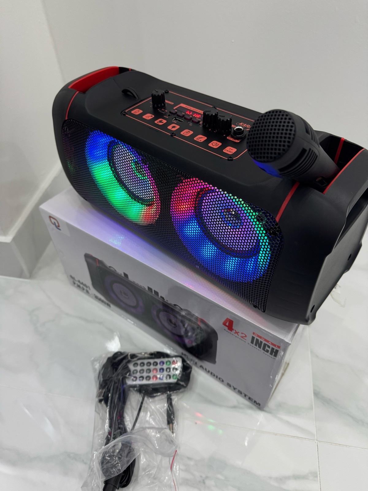 BLUETOOTH ZVUCNIK KARAOKE