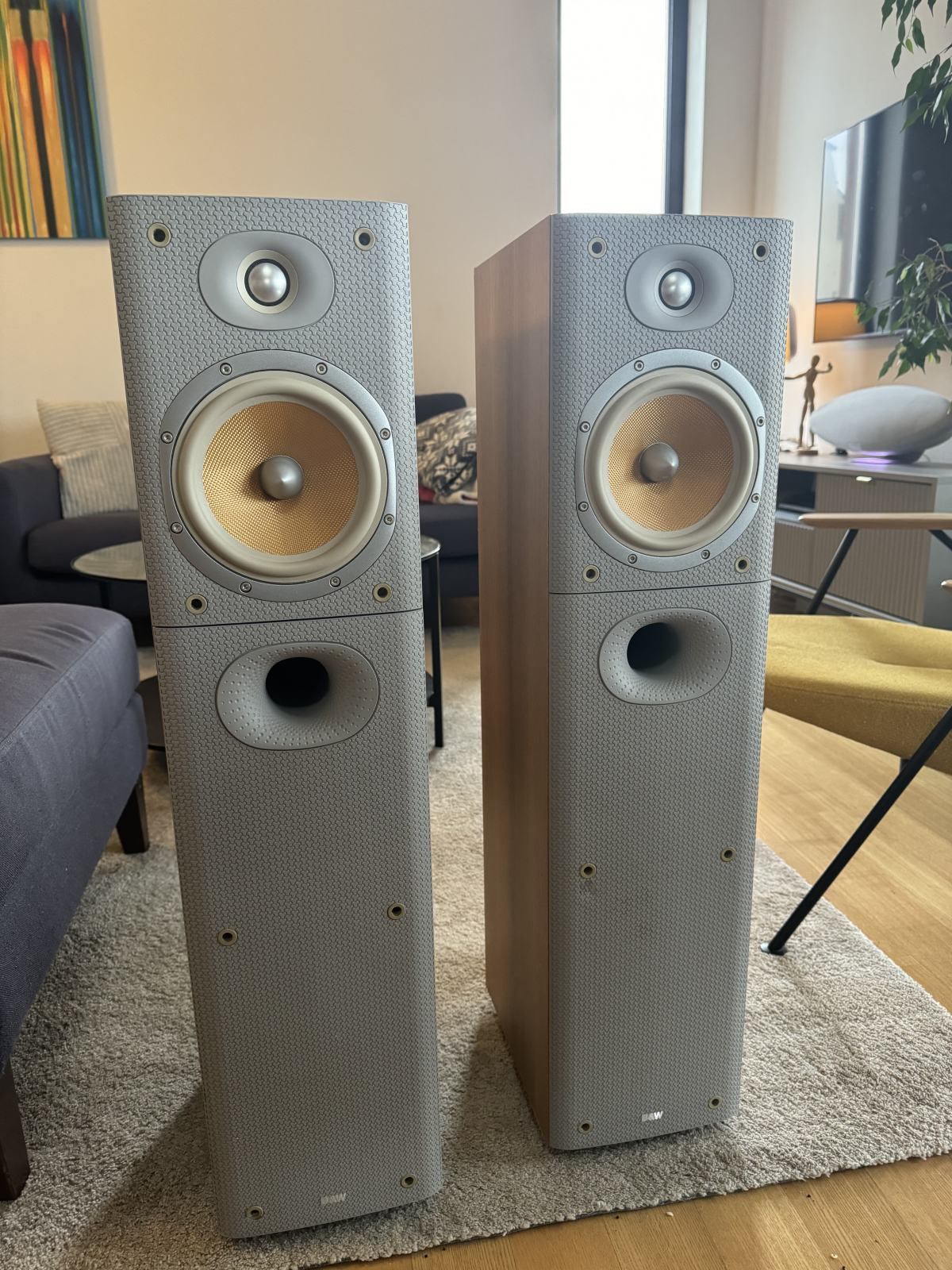 Bowers & Wilkins 602.5 S3 samostojeći Made in England
