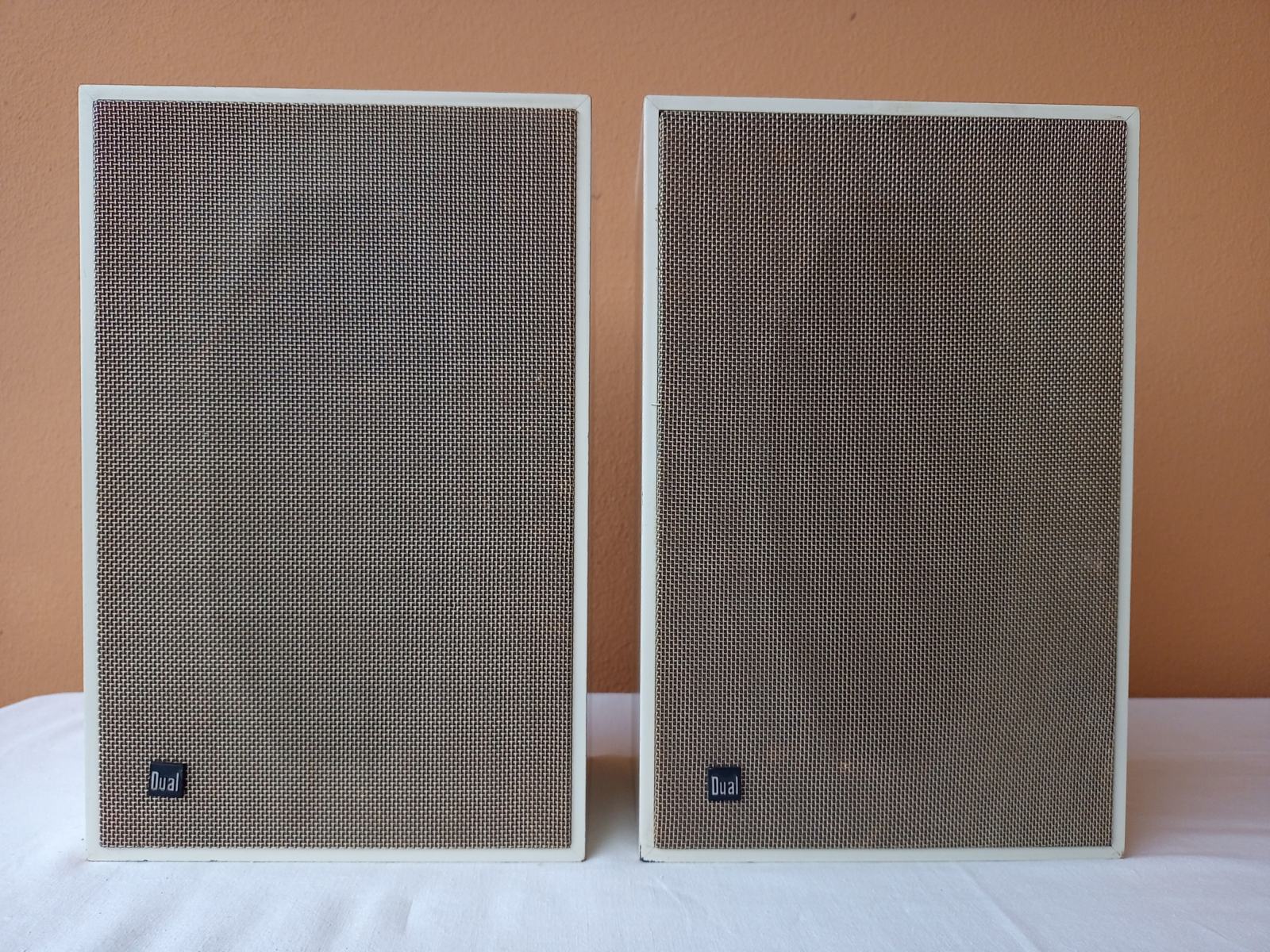 Dual CL 111 zvučnici, 6 W, 4 Ohma, jedan neispravan