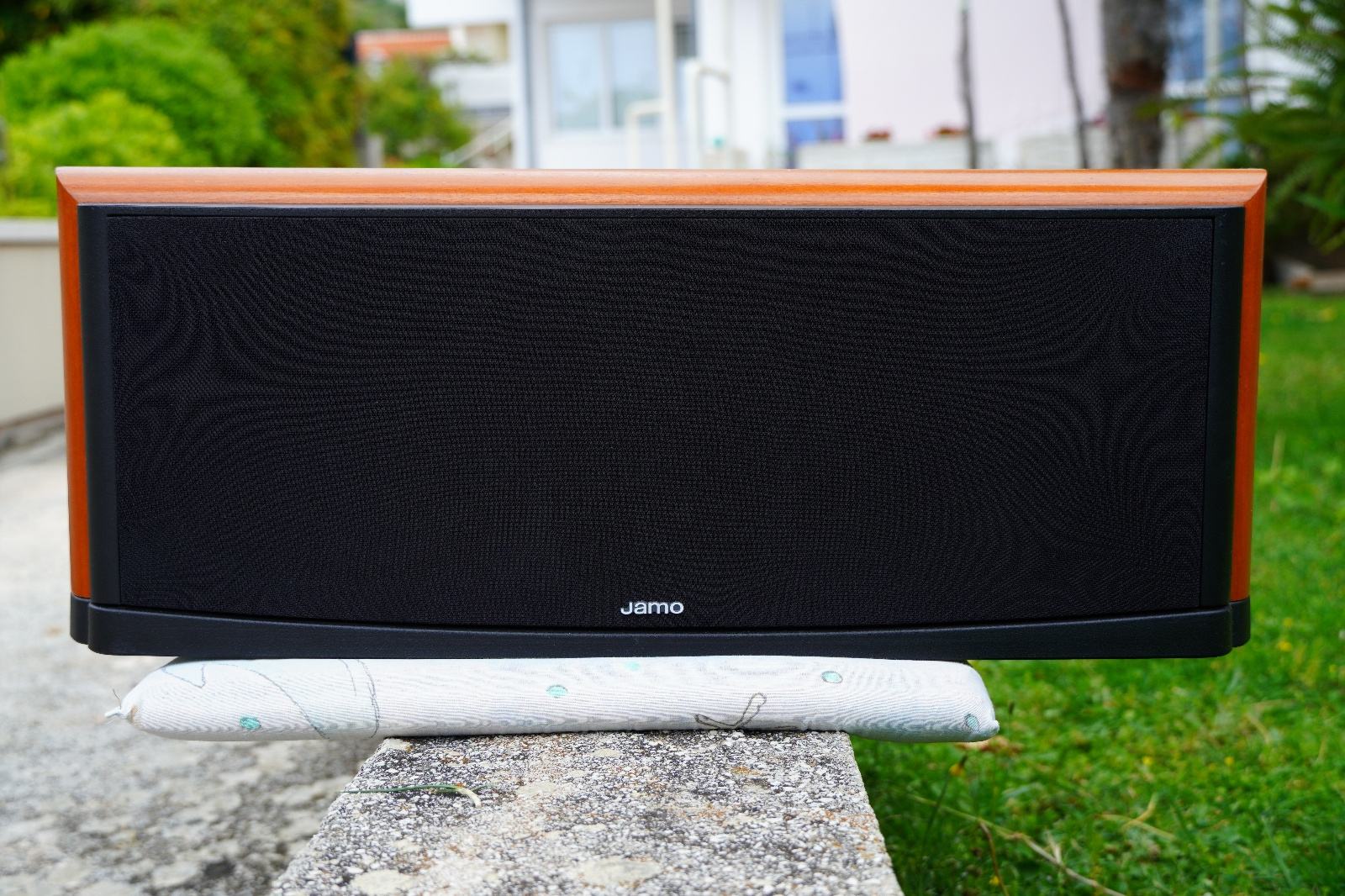 Jamo D 8CEN - centralni zvučnik