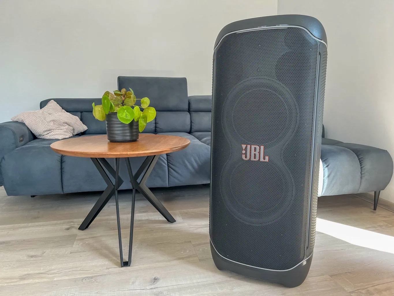 JBL Boombox ULTIMATE + JBL mikrofoni
