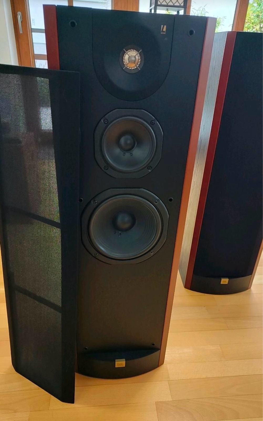 JBL L80