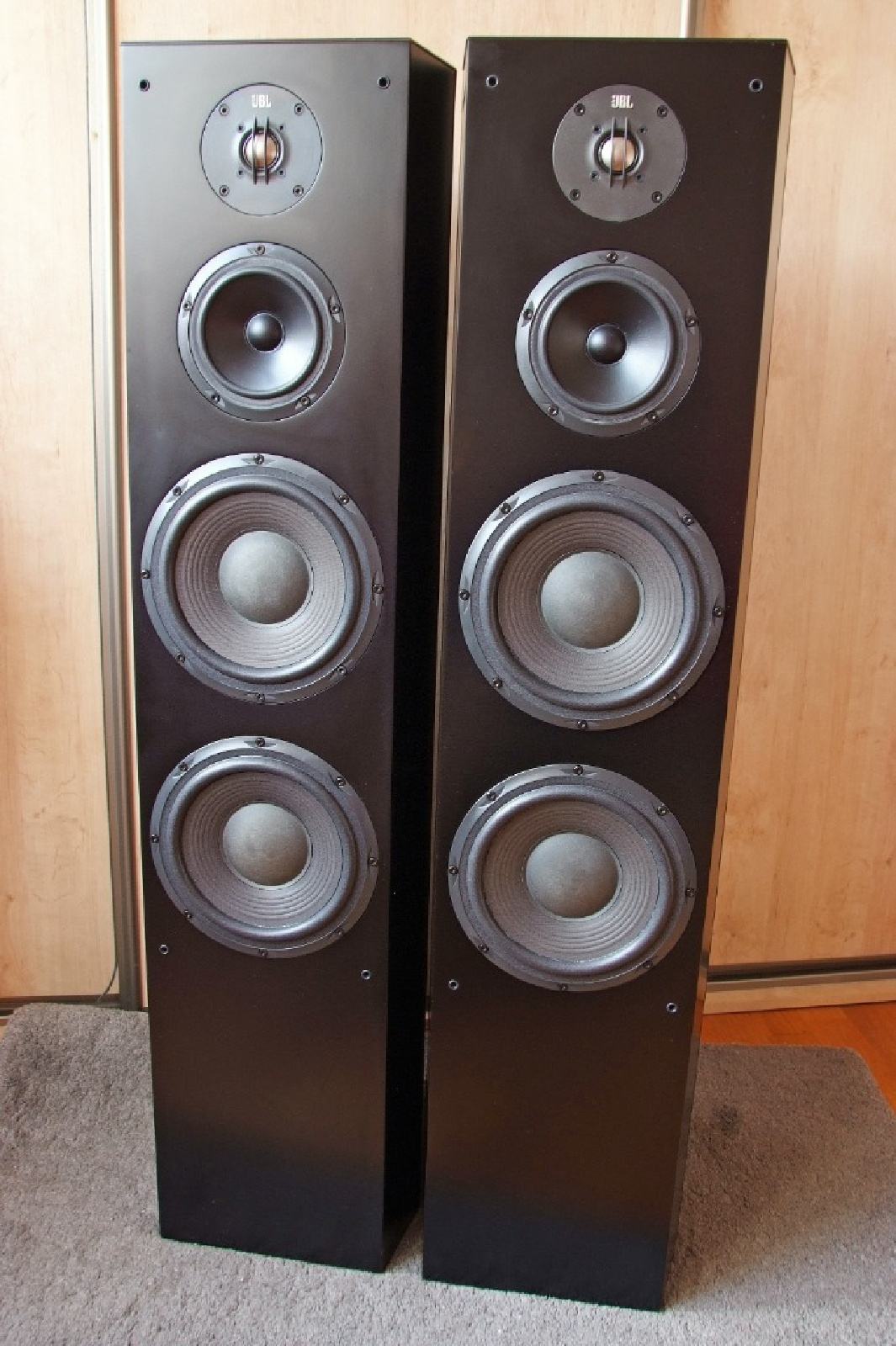 JBL Xti 100 TOP model