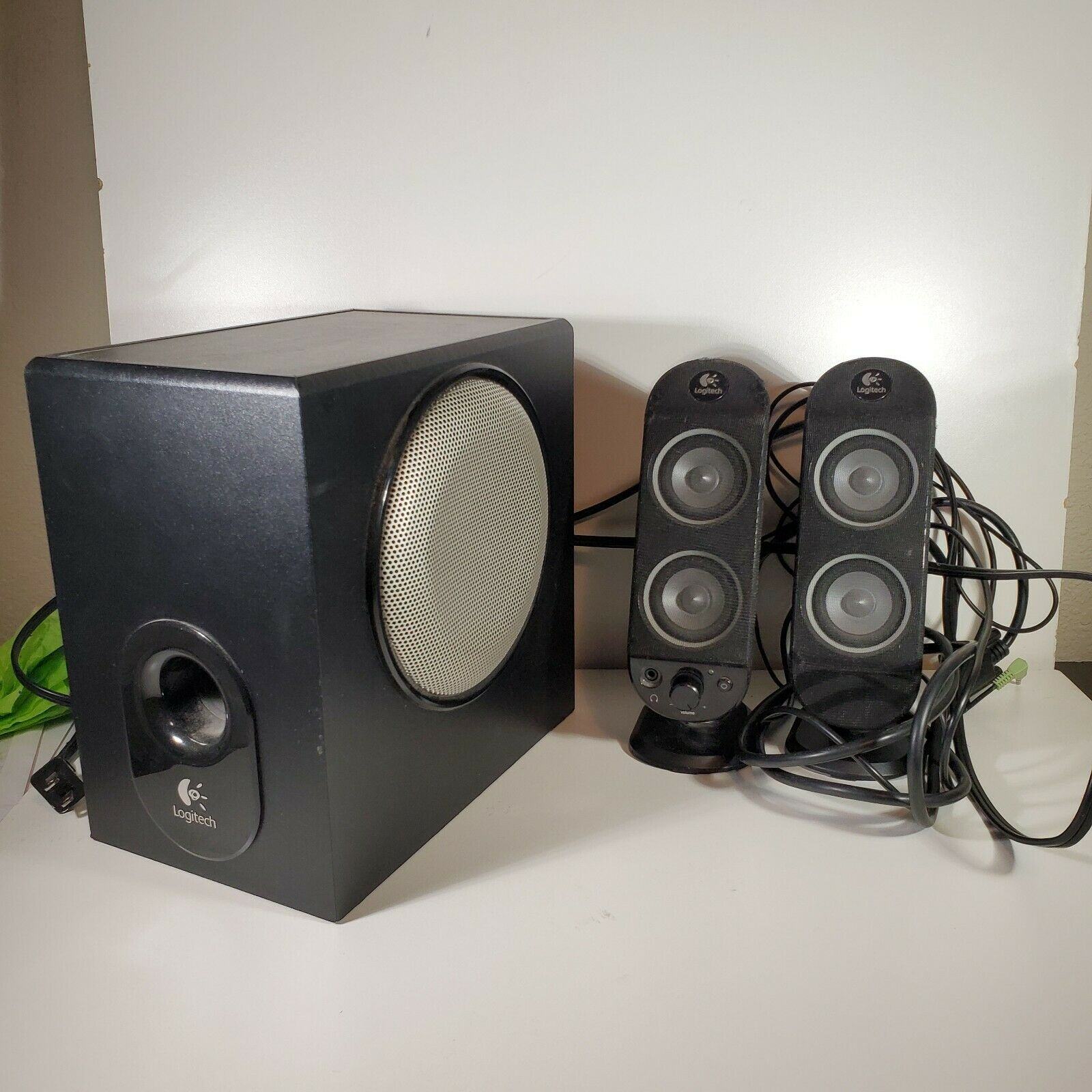 Logitech X230 zvucnici, top stanje,