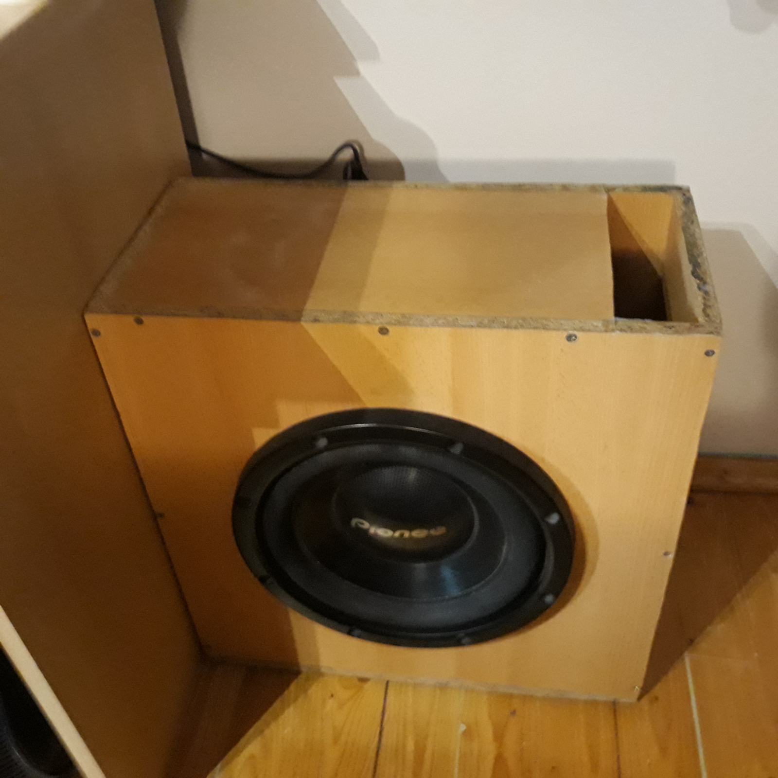 Pioneer woofer rms 400w, max 800