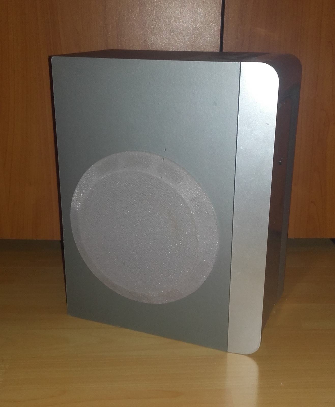 Prodajem subwoofer LG LHS-25SDW