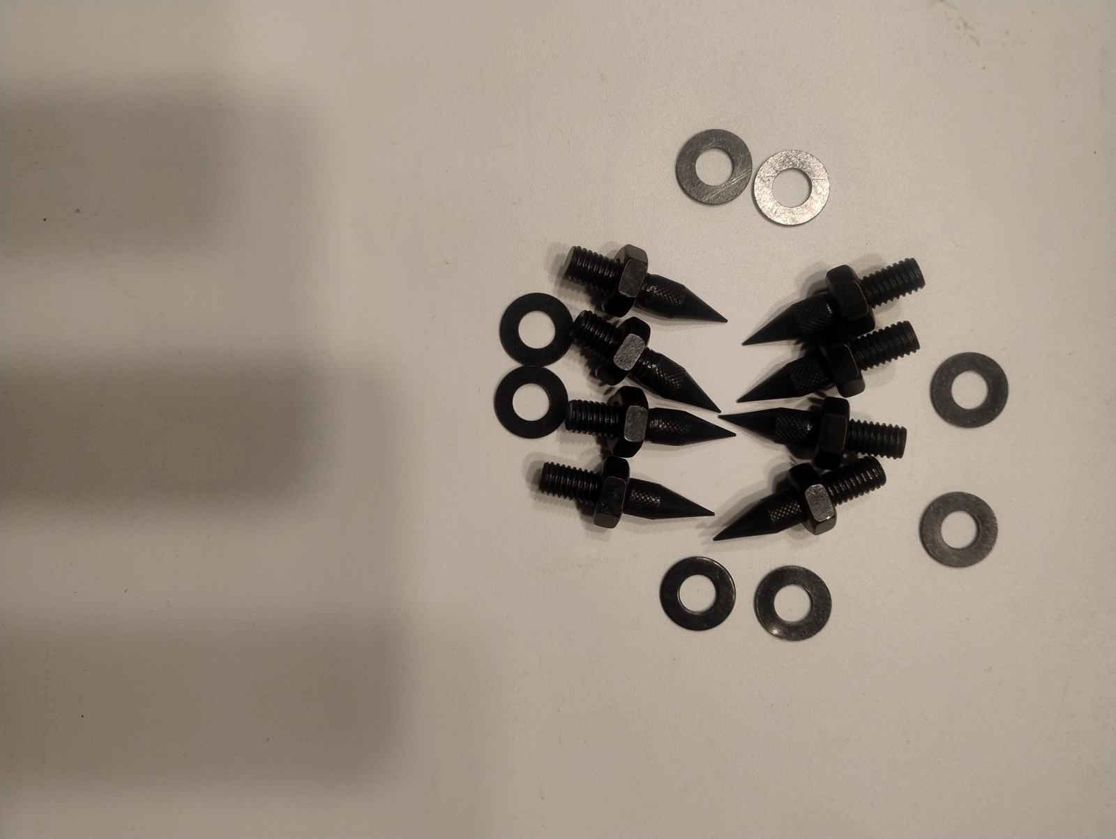 Spikes za zvučnike 8mm
