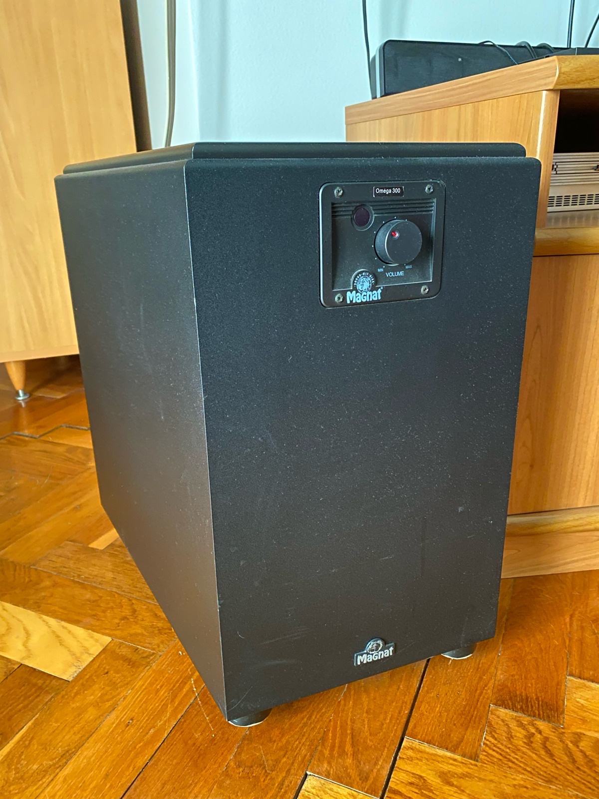 Subwoofer Magnat omega 300