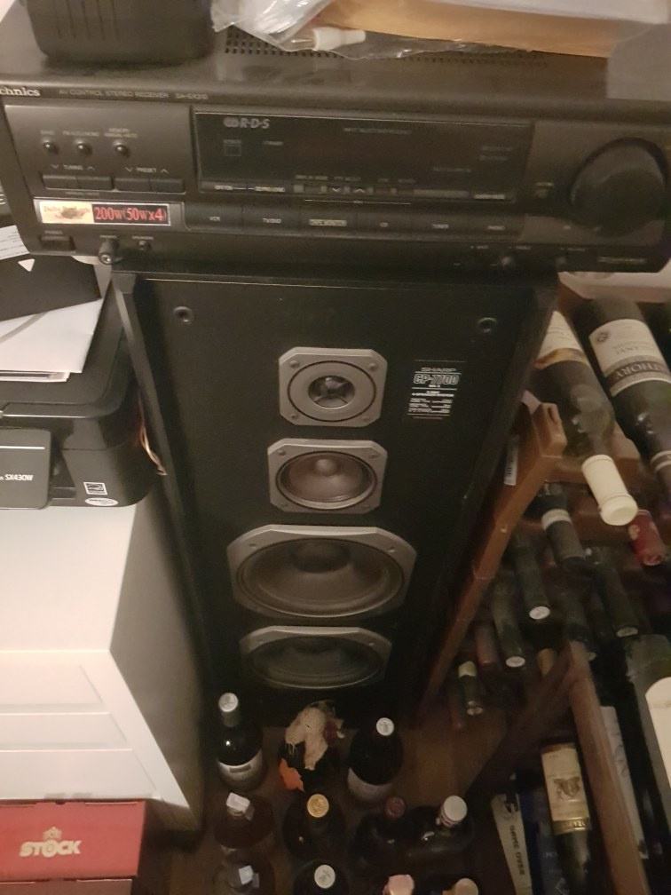 Technics pojačalo i sharp zvučnici