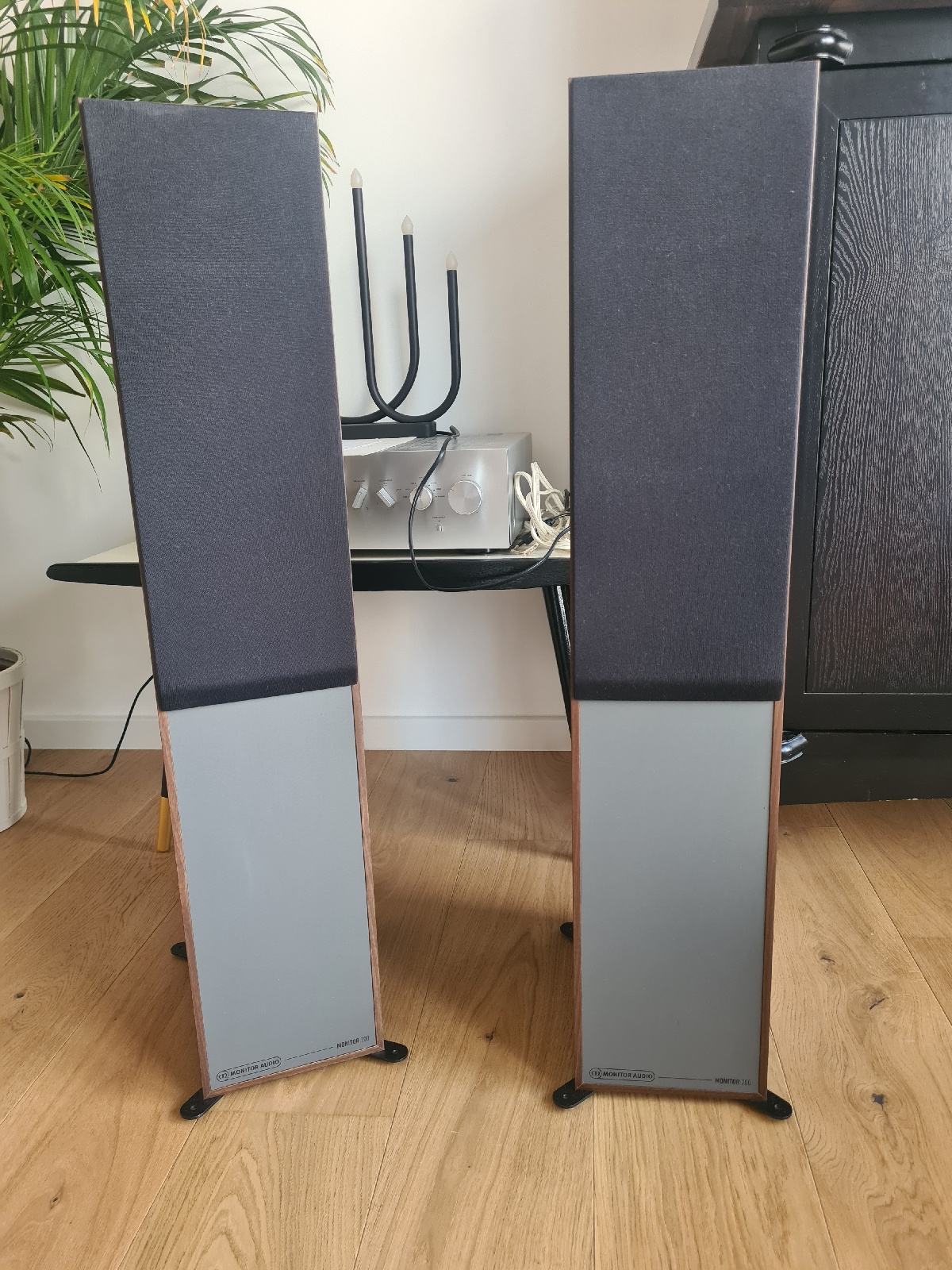 Zvučnici MONITOR AUDIO Monitor 200 black oak